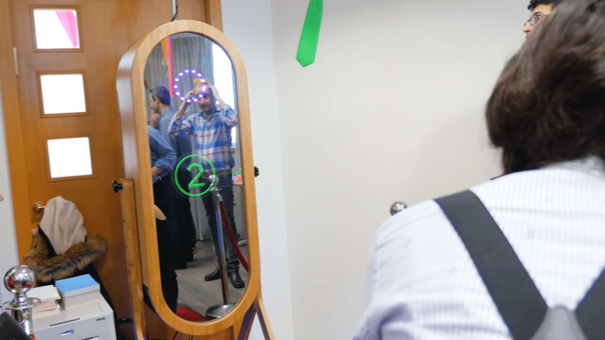 Retro Mirror Booth at Events: A Costume Party - Foto Master
